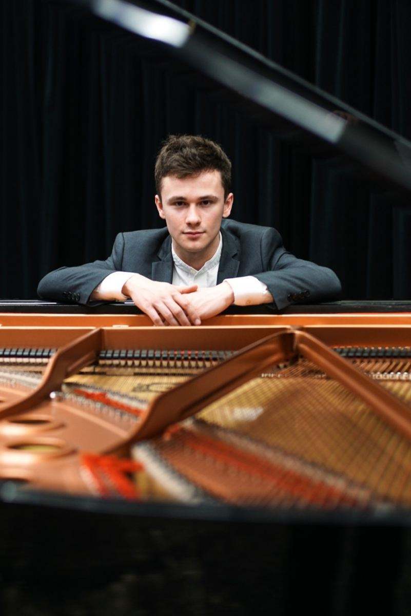 UM Today | Desautels Faculty of Music | Evan Miles is ‘Growing Up’